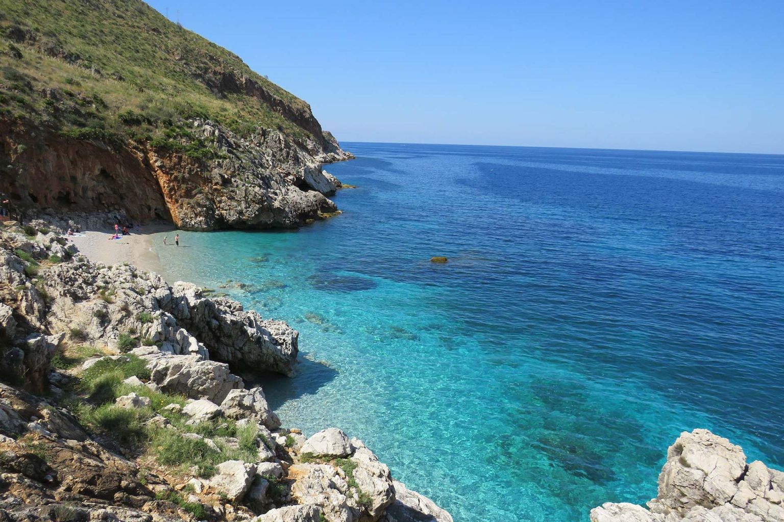 Riserva dello Zingaro cosa vedere a piedi e in barca