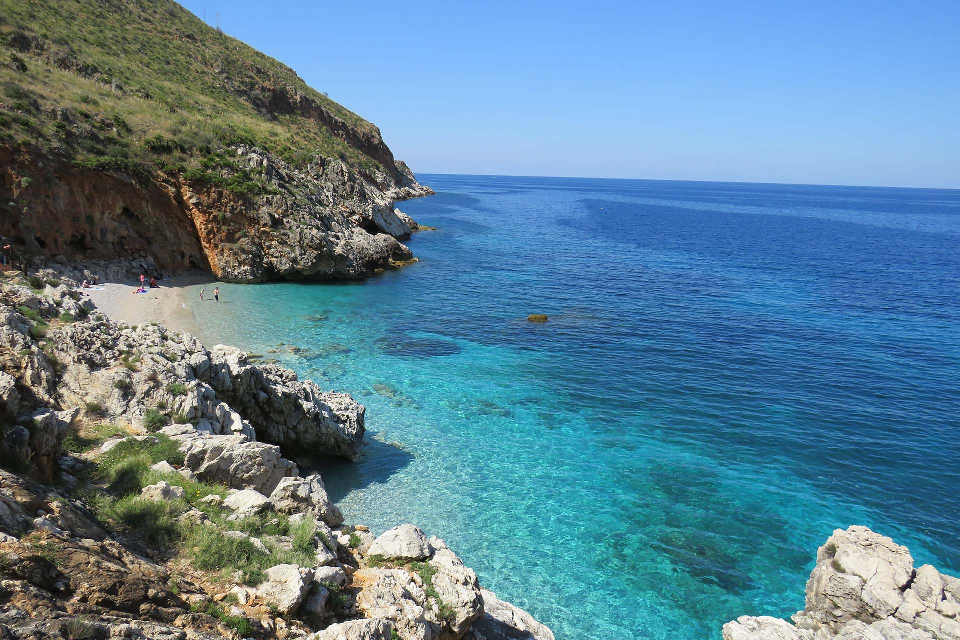 Riserva dello Zingaro cosa vedere a piedi e in barca